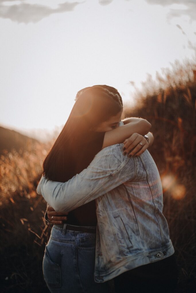 Get Closer Than Ever: The Ultimate Guide on How to Hug Your Girlfriend ...